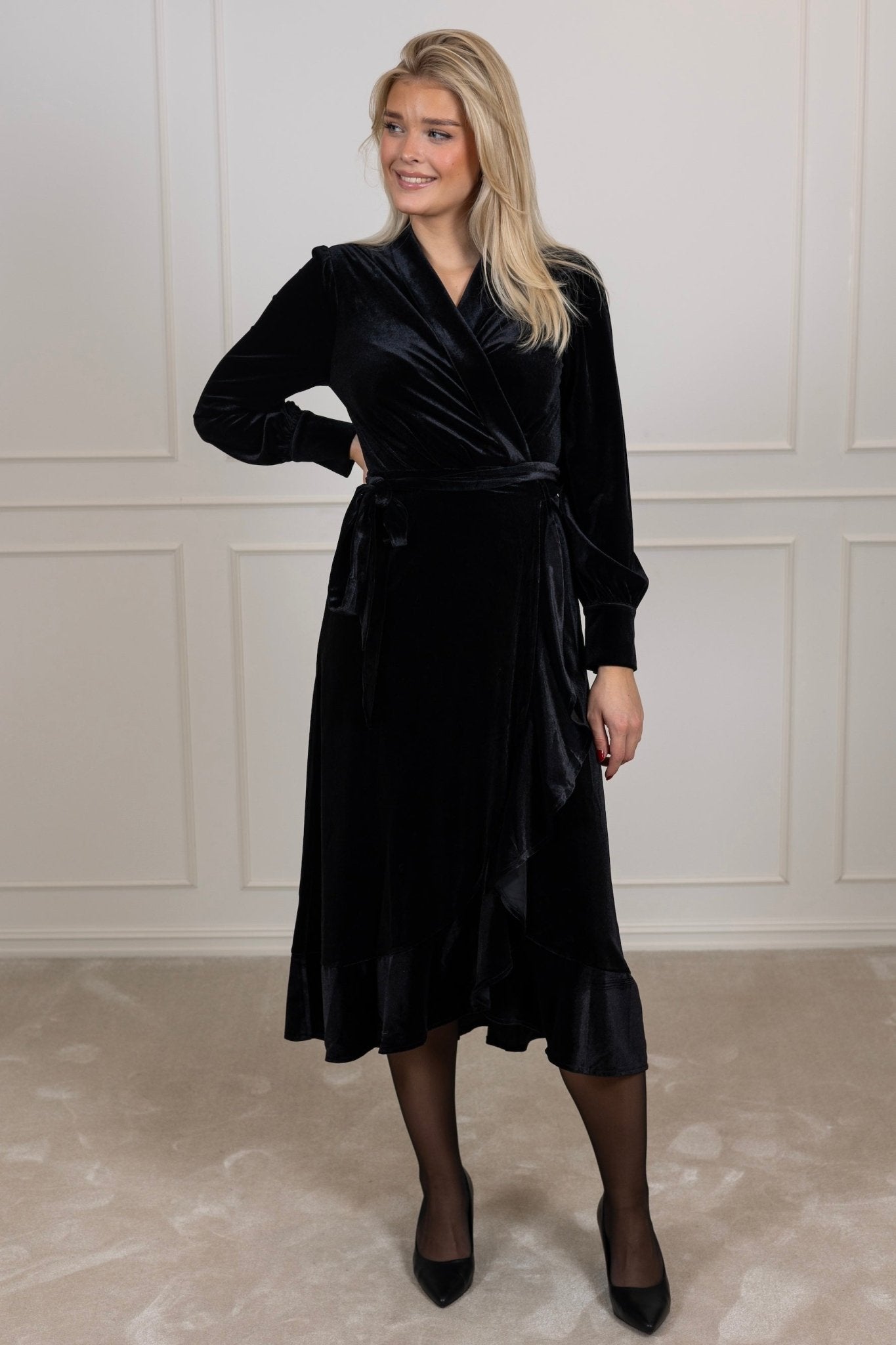 Love Lolina - Iza Midi Dress Black Velvet - Smuk