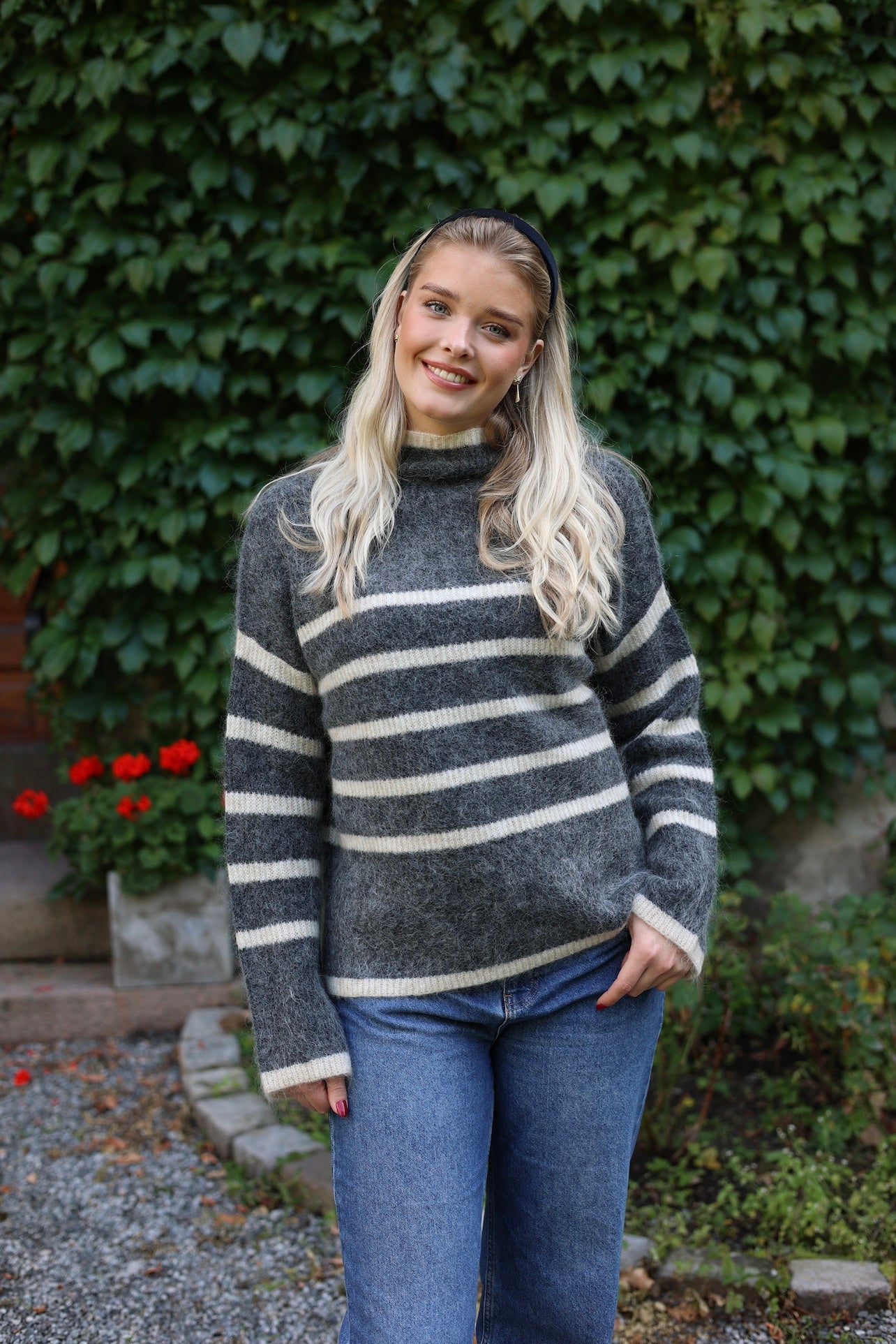 Ovalis Knit T-Neck Volcanic Ash fra Second Female – Smuk - Dameklær på nett