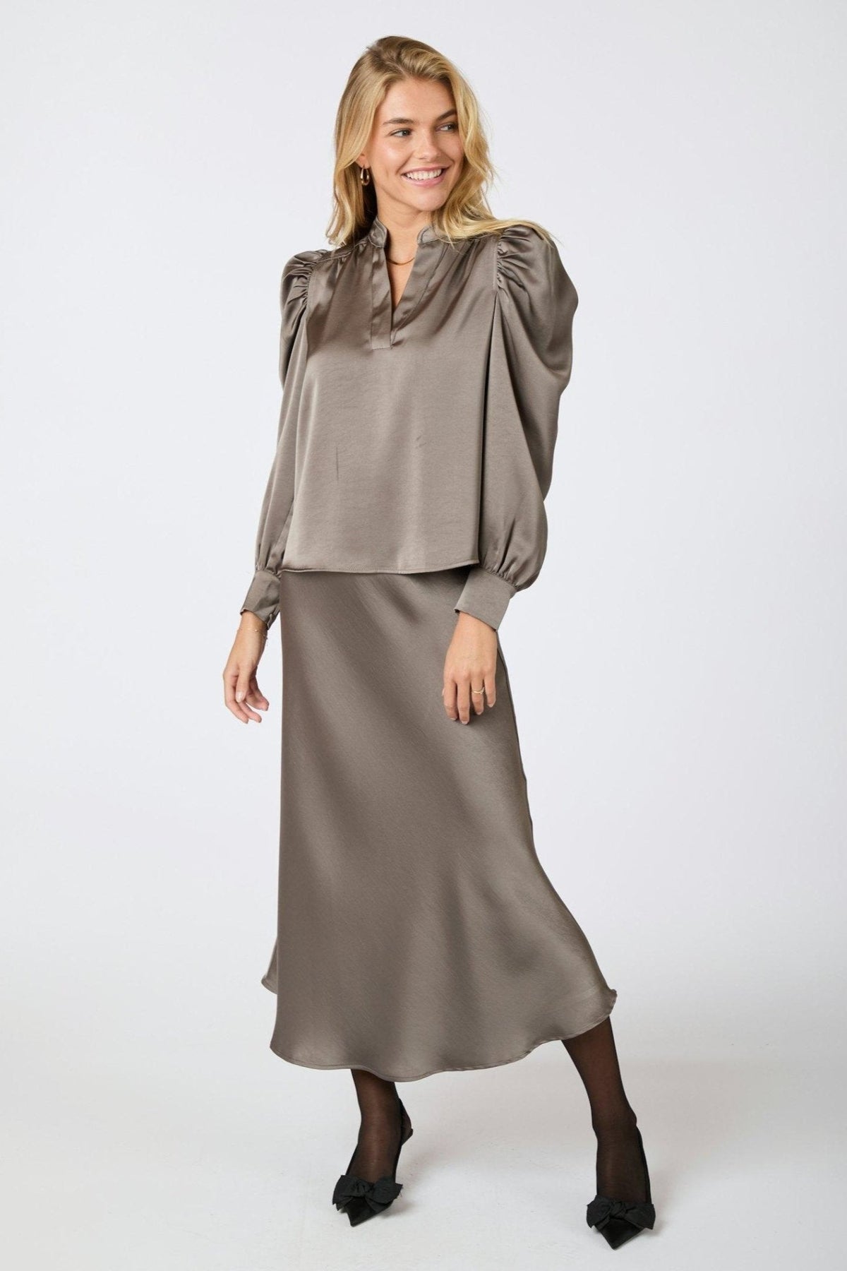 Neo Noir - Rosslyn Heavy Sateen Blouse Warm Grey - Smuk